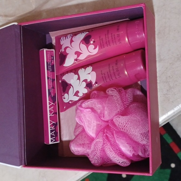 Mary Kay | Bath & Body | New Mary Kay Romantic Petals Gift Set | Poshmark